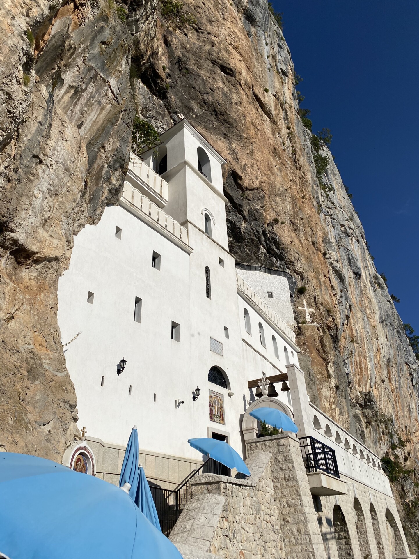 Ostrog Kloster - beliebte Pilgerstätte in Montenegro